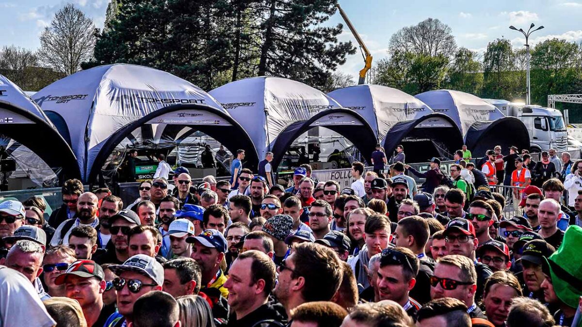 Inflatable garage tents for rallies and other races | AXION
