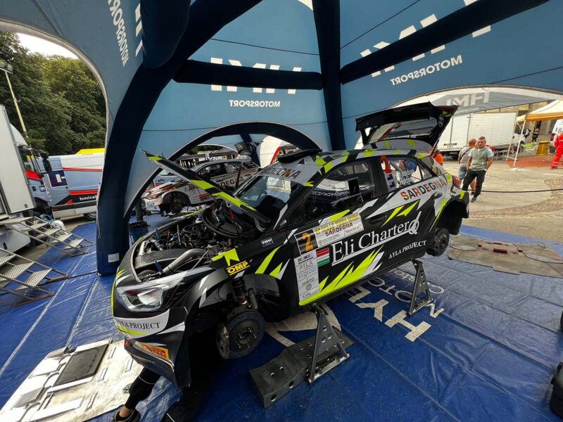 Inflatable garage tents for rallies and other races | AXION